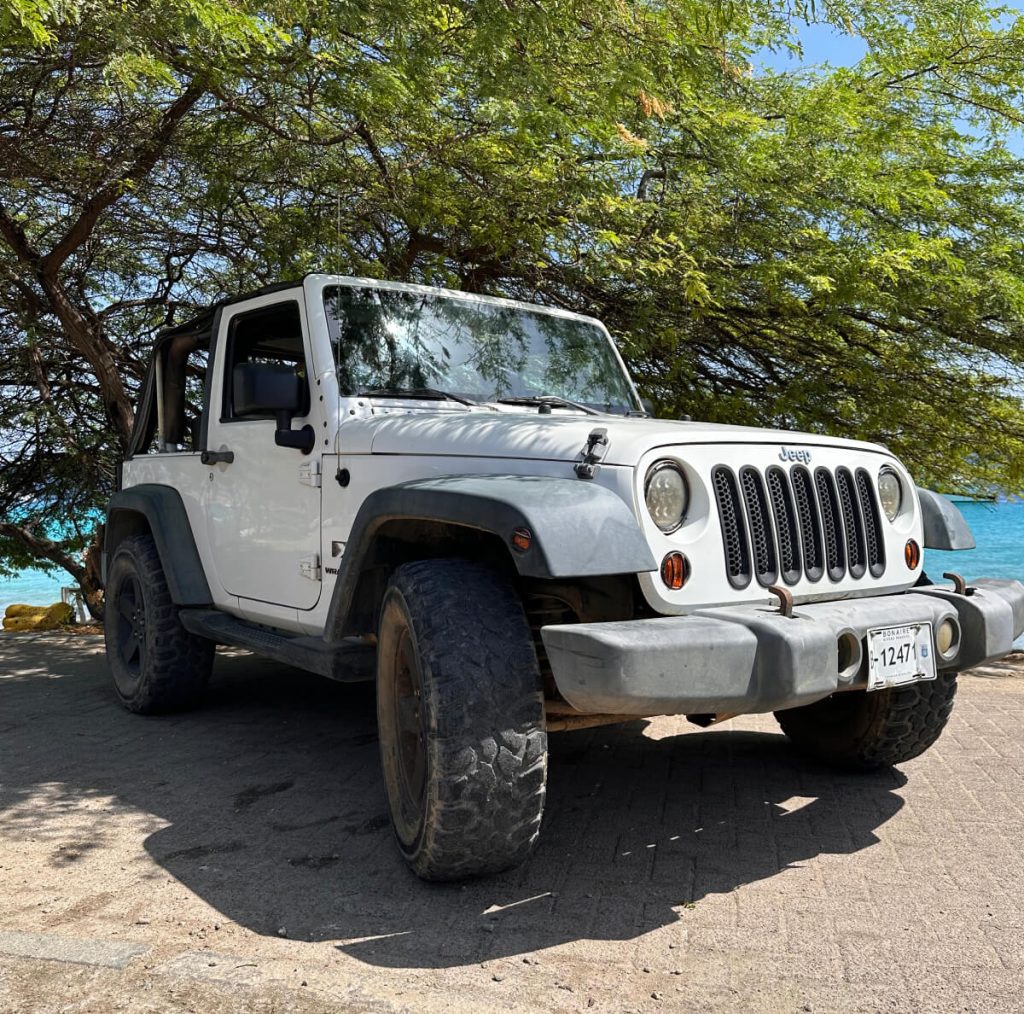 Rent Jeep Wrangler White Bonaire - On Wheels Rental Bonaire